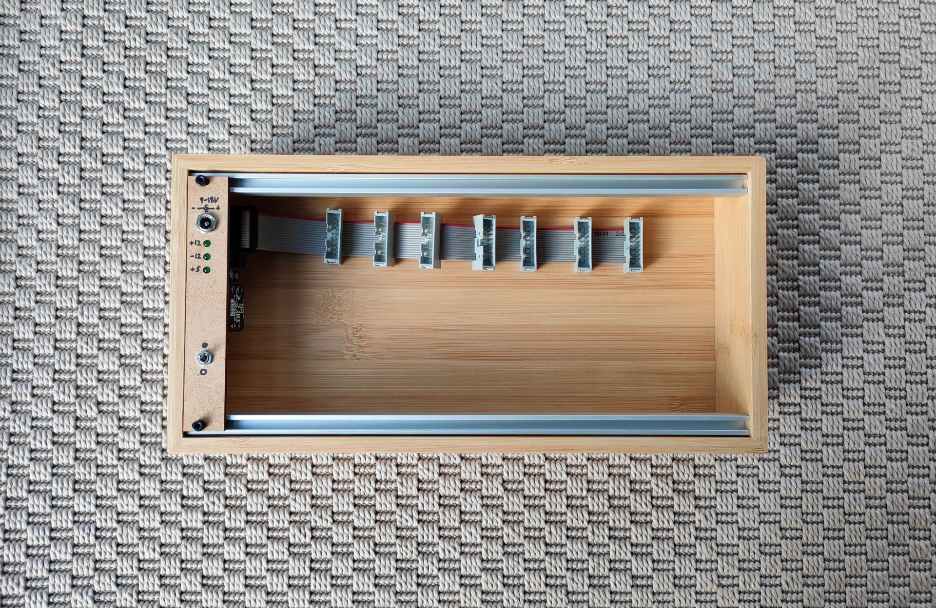 Делаем eurorack ящик за 30 баксов и 30 минут | Миша Санников на snnkv.com